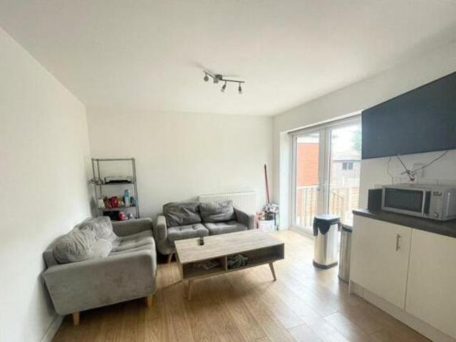 6 Bedroom House Share For Sale In Beeston, Nottingham