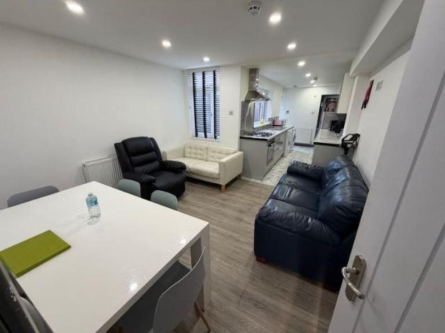 6 bedroom house share to rent
