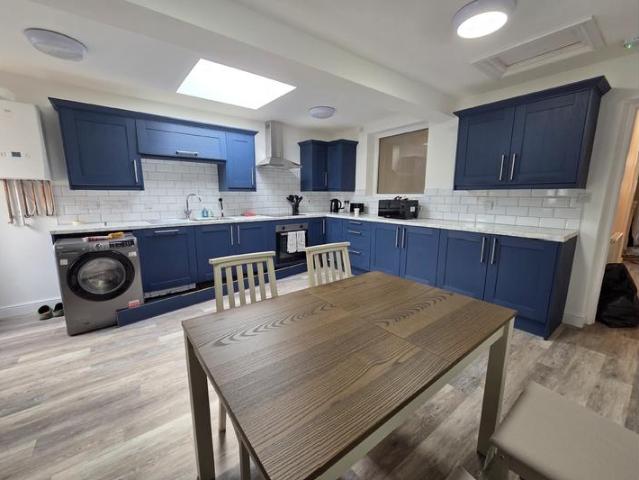 6 bedroom house share to rent
