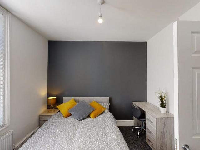 6 bedroom house share to rent