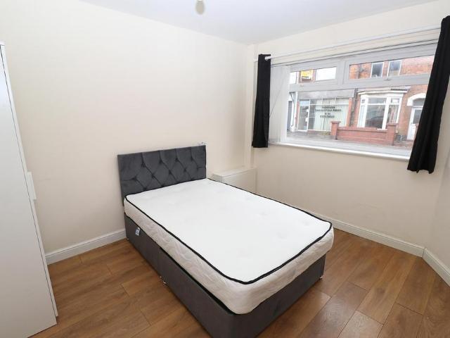 6 bedroom house share to rent