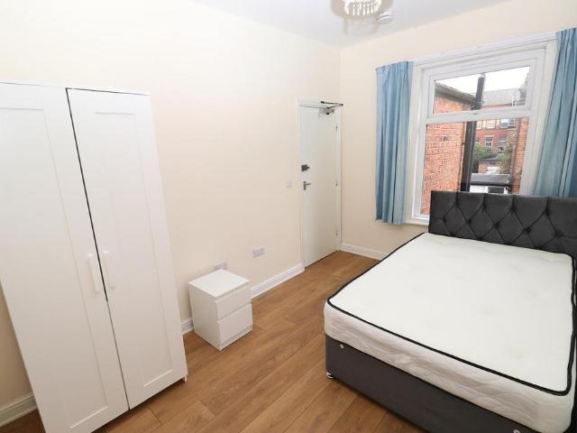 6 bedroom house share to rent