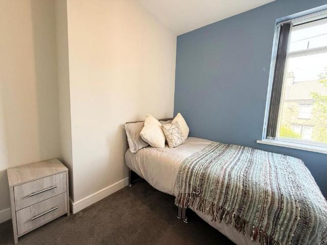 6 bedroom house share to rent