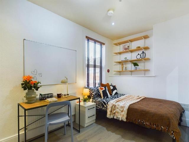 6 bedroom house share to rent