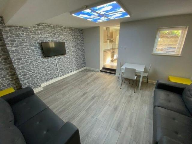 6 bedroom house share to rent