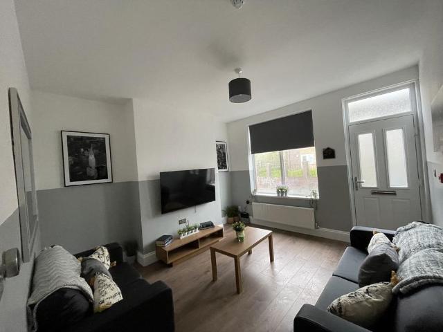 6 bedroom house share to rent