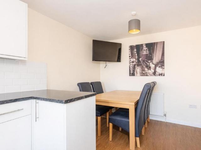 6 bedroom house share to rent