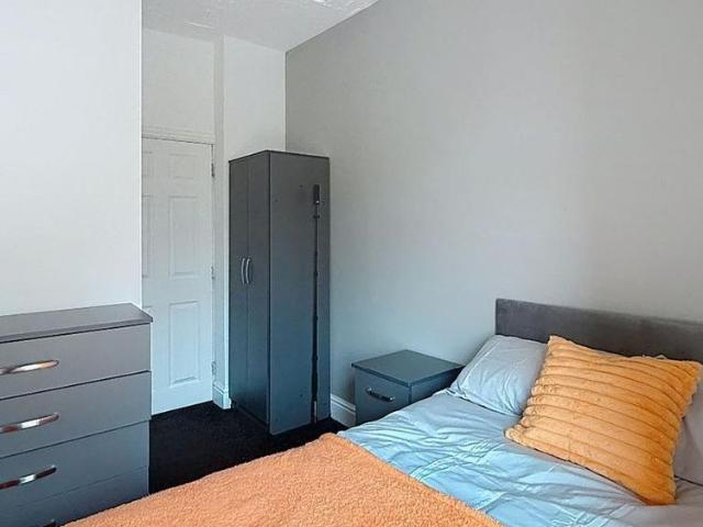 6 bedroom house share to rent