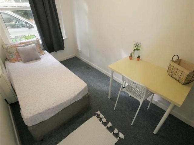 6 bedroom house share to rent