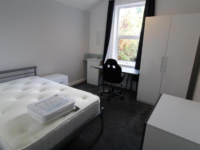 6 bedroom house share to rent