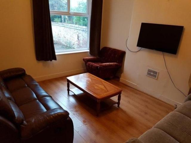 6 bedroom house share to rent
