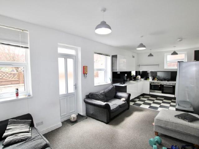 6 bedroom house share to rent