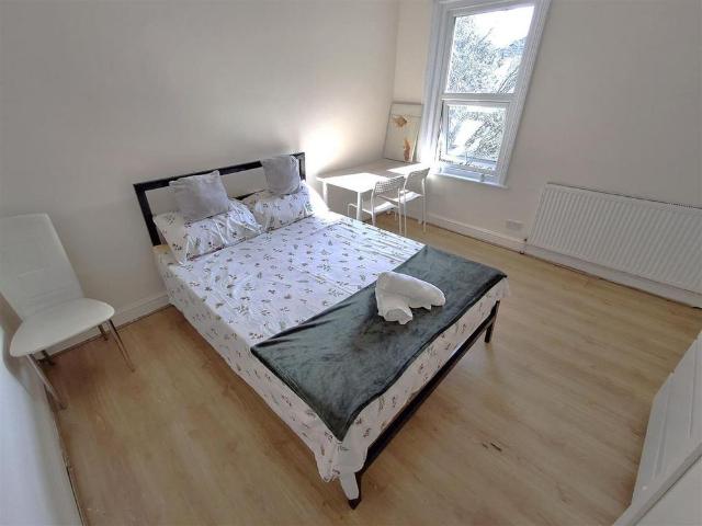 6 bedroom house share to rent