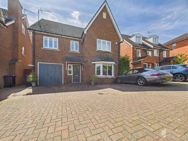 6 Bedroom House Stevenage Hertfordshire 98545639