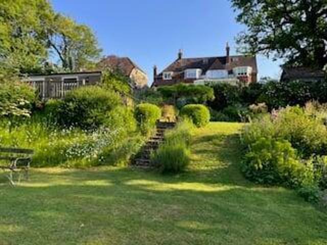 6 Bedroom House Surrey Surrey 98765863
