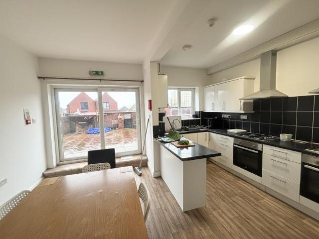 6 Bedroom House Radford East Midlands 99147937