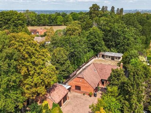 6 Bedroom House Reading West Berkshire 100786489