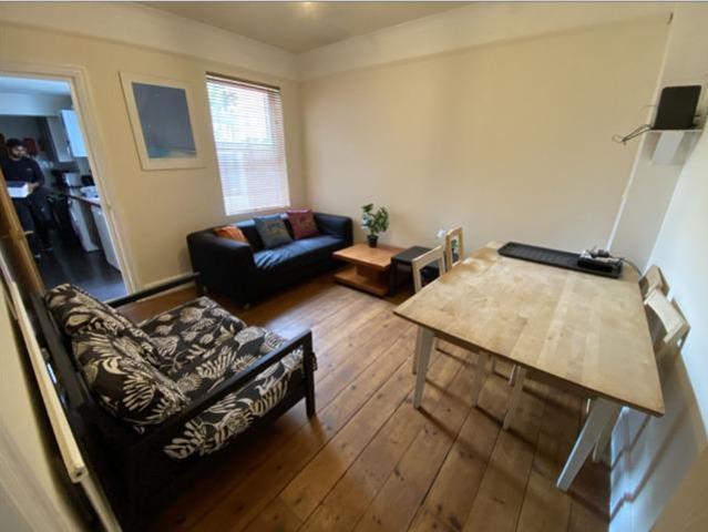 6 Bedroom House Reading Berkshire LS101874745