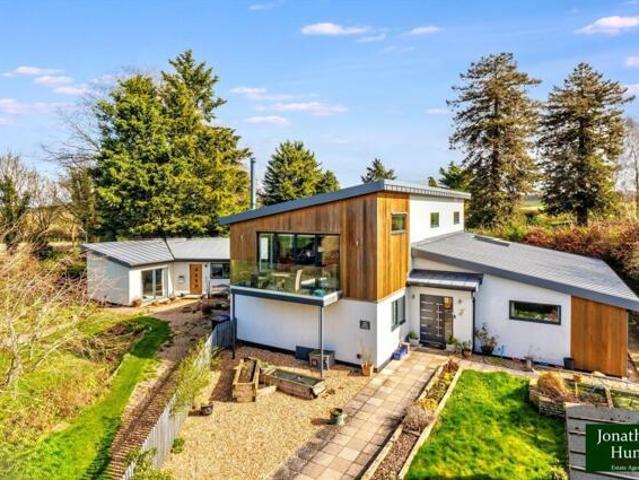 6 Bedroom House Wallington Wallington LS98687869