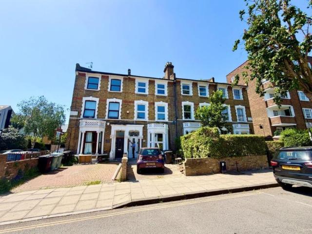 6 bedroom house with garden and living room, N19
