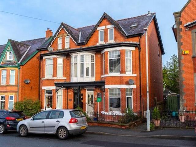 6 Bedroom House Wye Powys 98834443