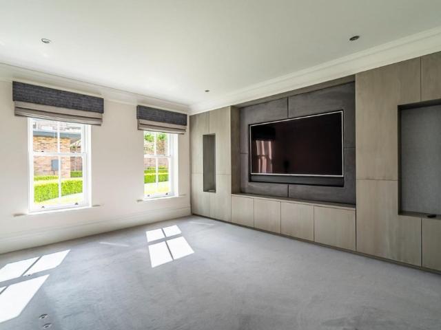 6 bedroom House To Let Total Size: 5046 SQ FT