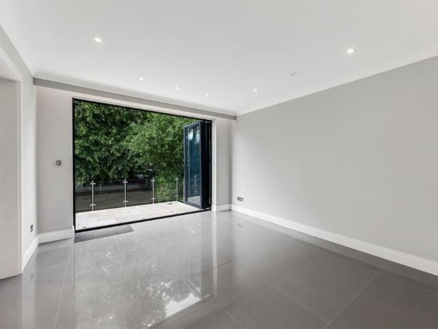 6 Bedroom House To Let