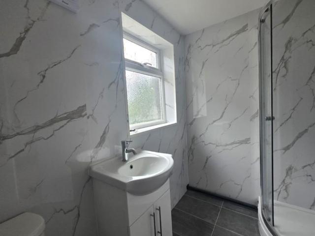 6 bedroom House To Let