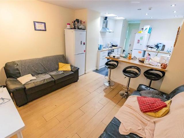 6 bedroom house to rent