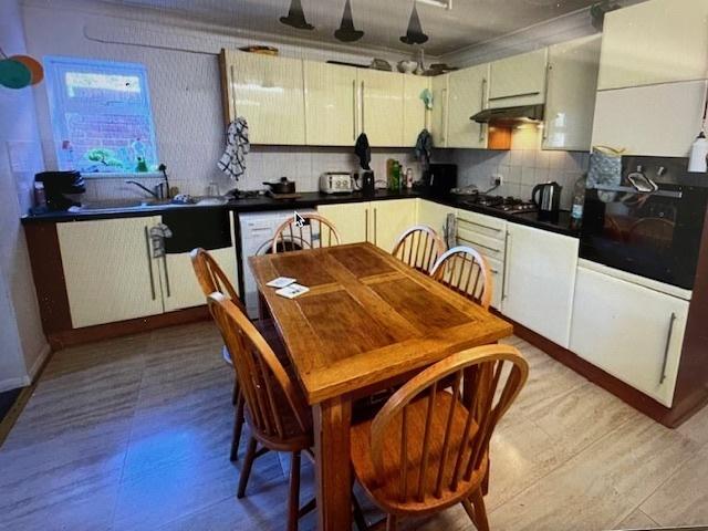6 bedroom house to rent
