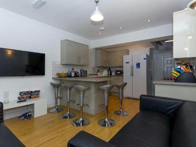 6 bedroom house to rent