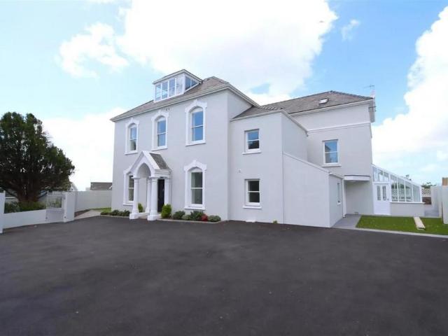 6 bedroom house to rent