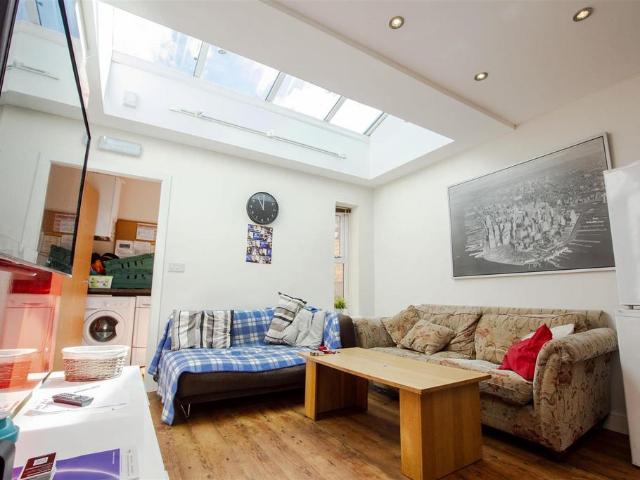 6 bedroom house to rent