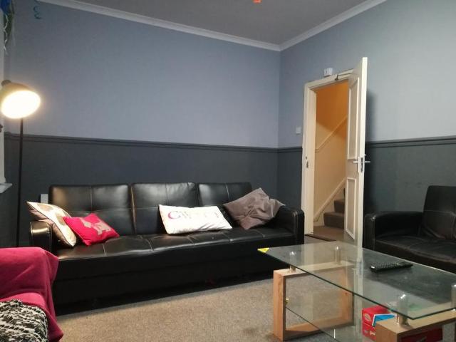 6 bedroom house to rent
