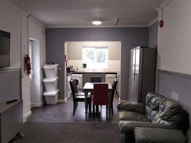 6 bedroom house to rent