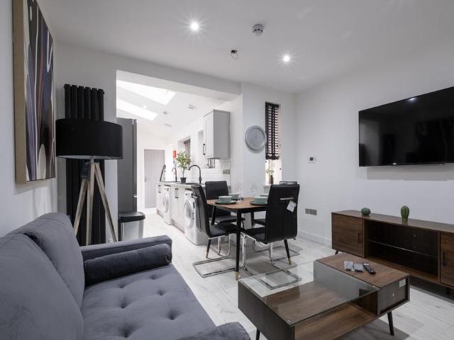 6 bedroom house to rent