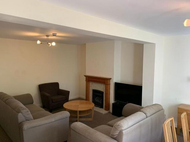 6 bedroom house to rent