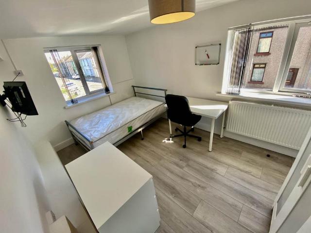 6 bedroom house to rent