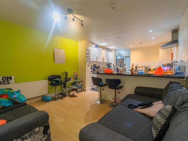 6 bedroom house to rent