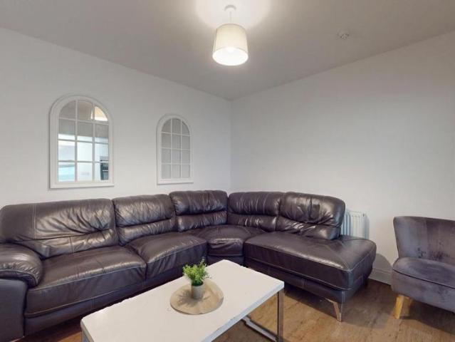6 bedroom house to rent