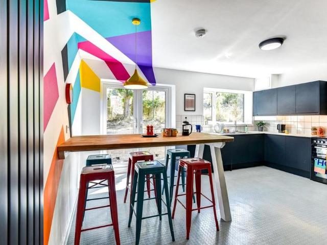 6 bedroom house to rent