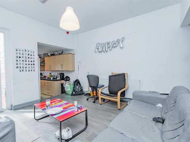 6 bedroom house to rent