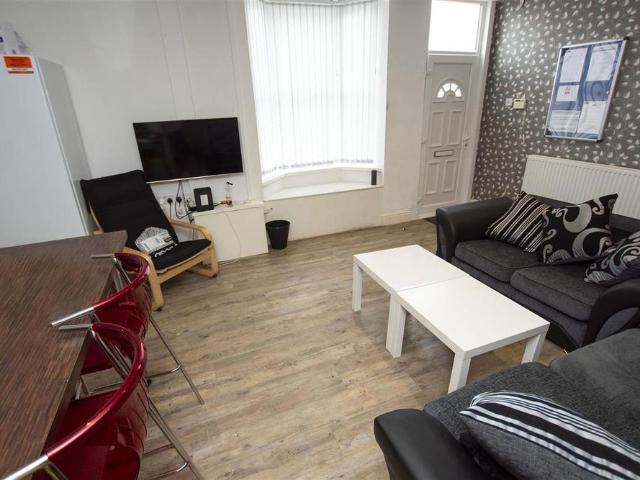 6 bedroom house to rent