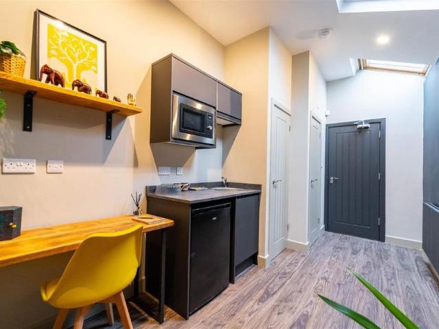 6 bedroom house to rent