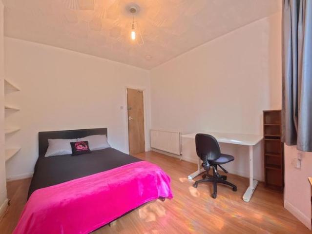 6 bedroom house to rent
