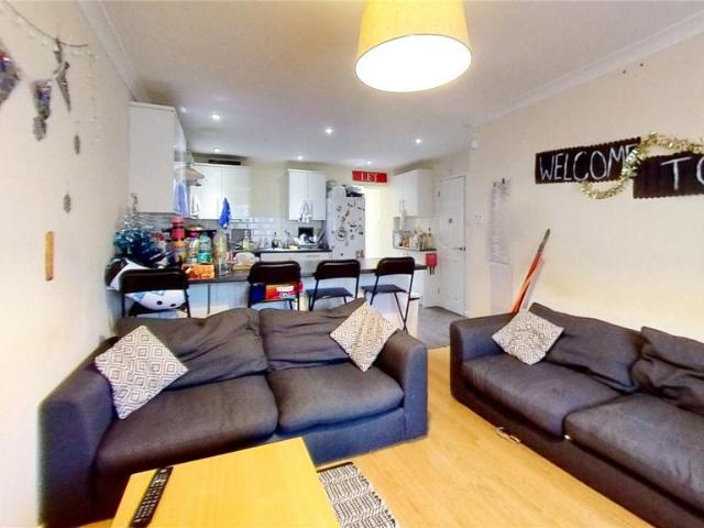 6 bedroom house to rent