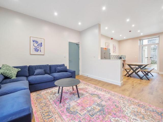 6 bedroom house to rent