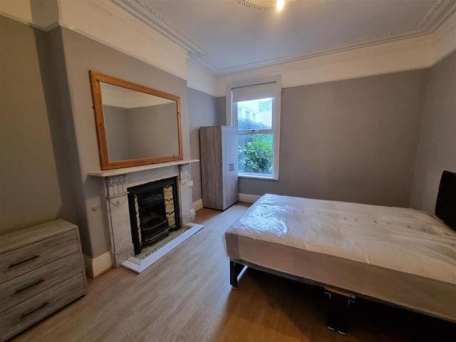 6 bedroom house to rent