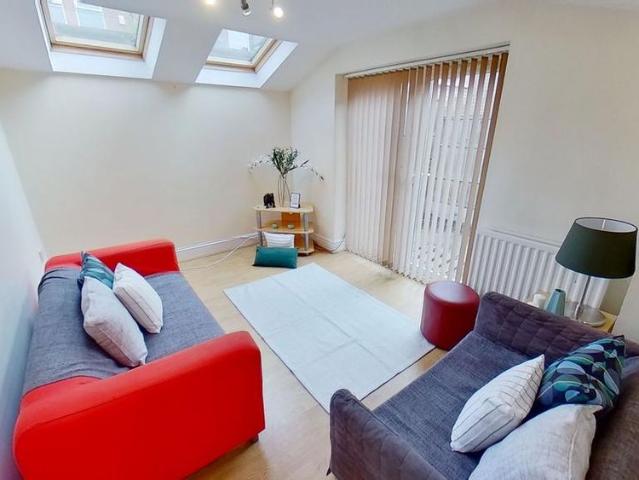 6 bedroom house to rent