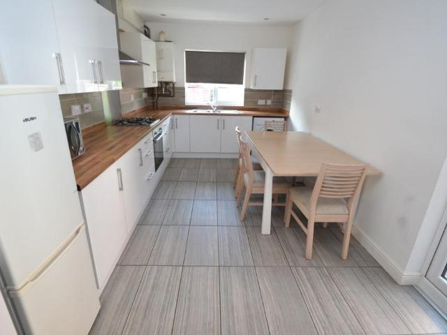 6 bedroom house to rent